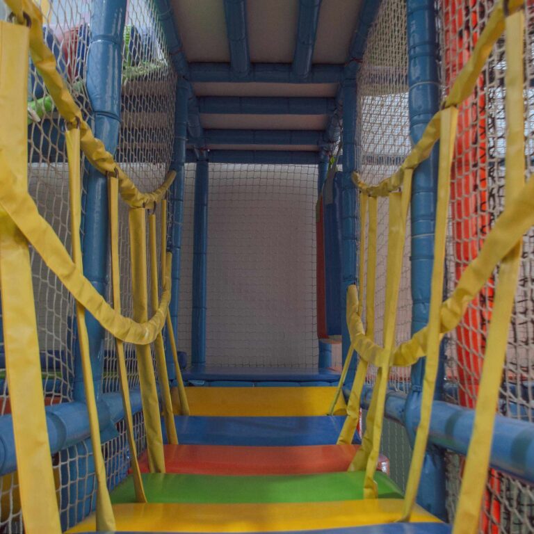 Contacto - YupiJump Colombia | Trampolines y Playground